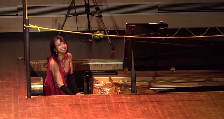 Kerstmatinee Eliane Rodrigues neemt onverwachte wending - Doelengeheugen